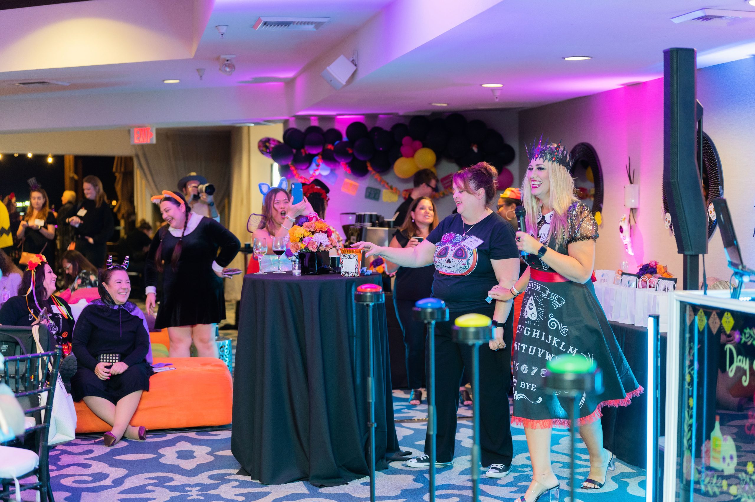 Gallery - LET'S PLAY LA